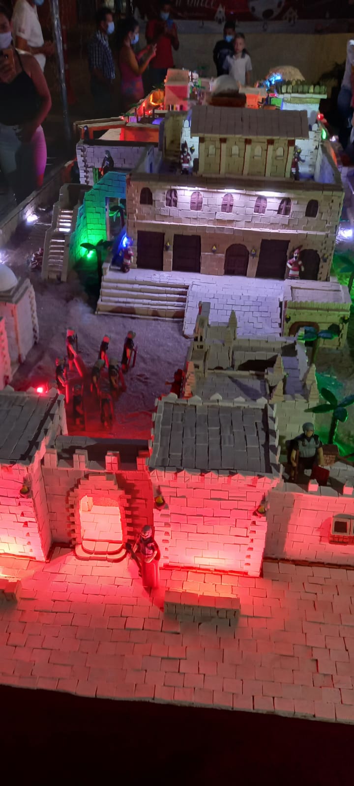 Con 52 mil panelitas se fabricó el Floridablanca el pesebre comestible ...